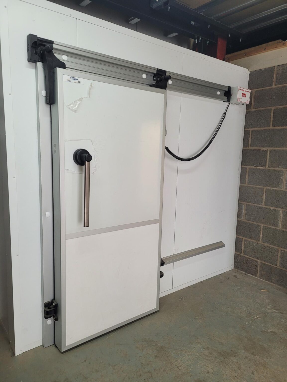 Cold Room Doors, Hinged & Sliding Cold Room Doors